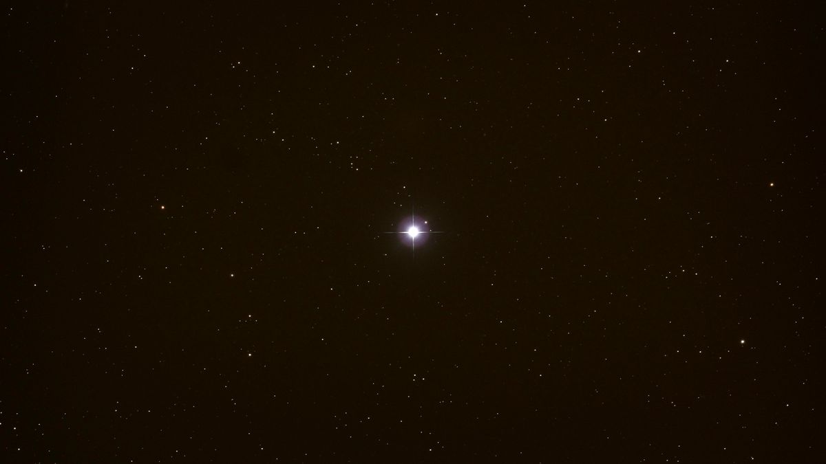 See the Red Planet Mars shine beside the blue star Regulus tonight | Space