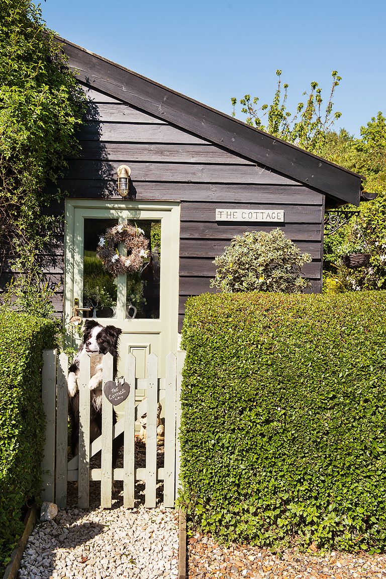 Cottage porch ideas: 12 ways to a cozy, welcoming entrance | Homes and ...