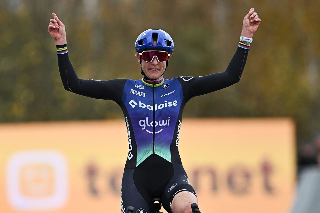 Superprestige Niel: Lucinda Brand conquers the sand to take fifth ...