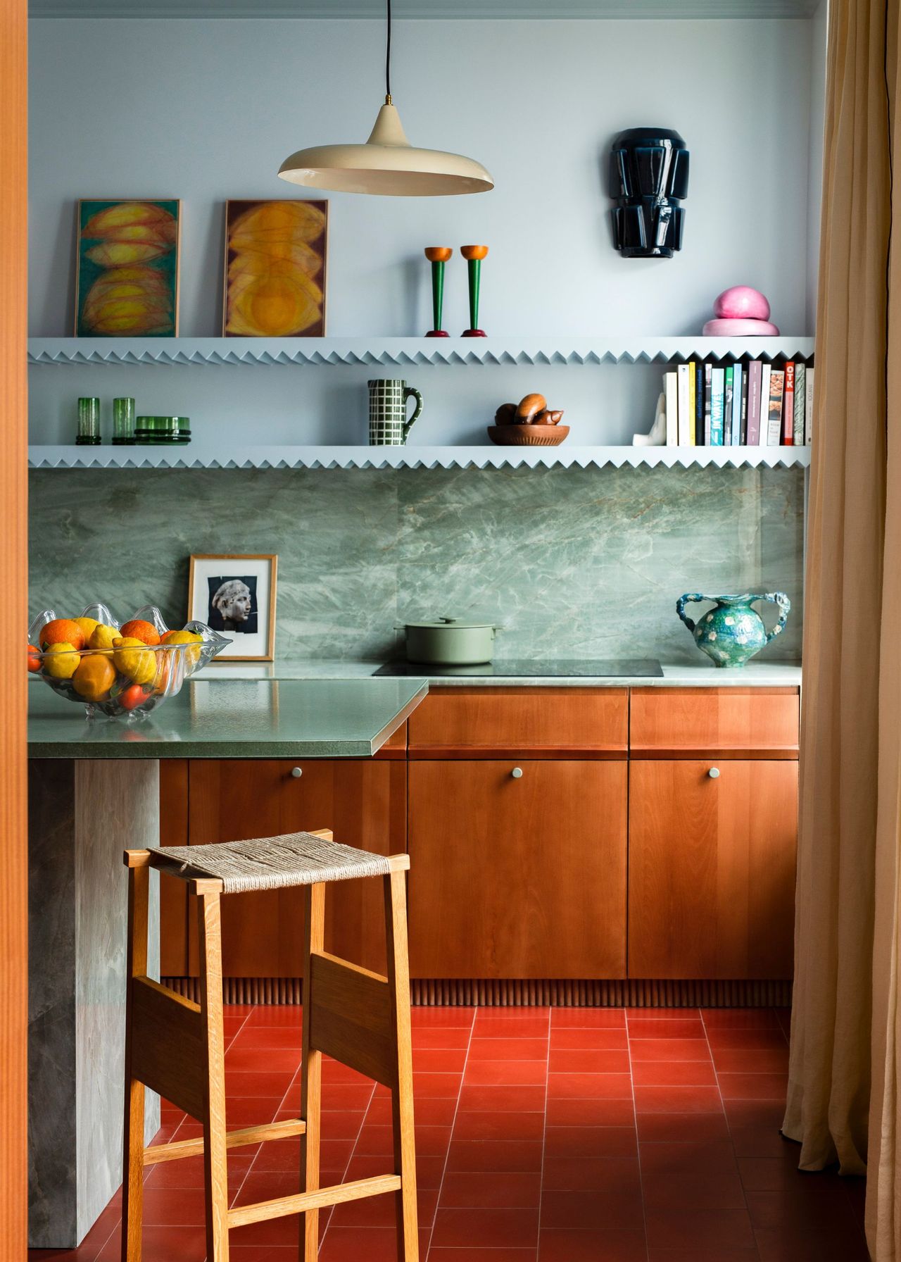 Do Blue and Red Go Together? Experts Weigh-in on the Debate | Livingetc