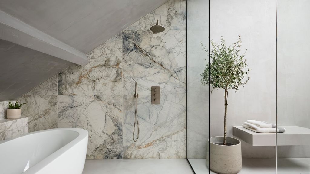 Awkward bathroom shapes: 7 expert solutions for odd layouts | Homes and ...
