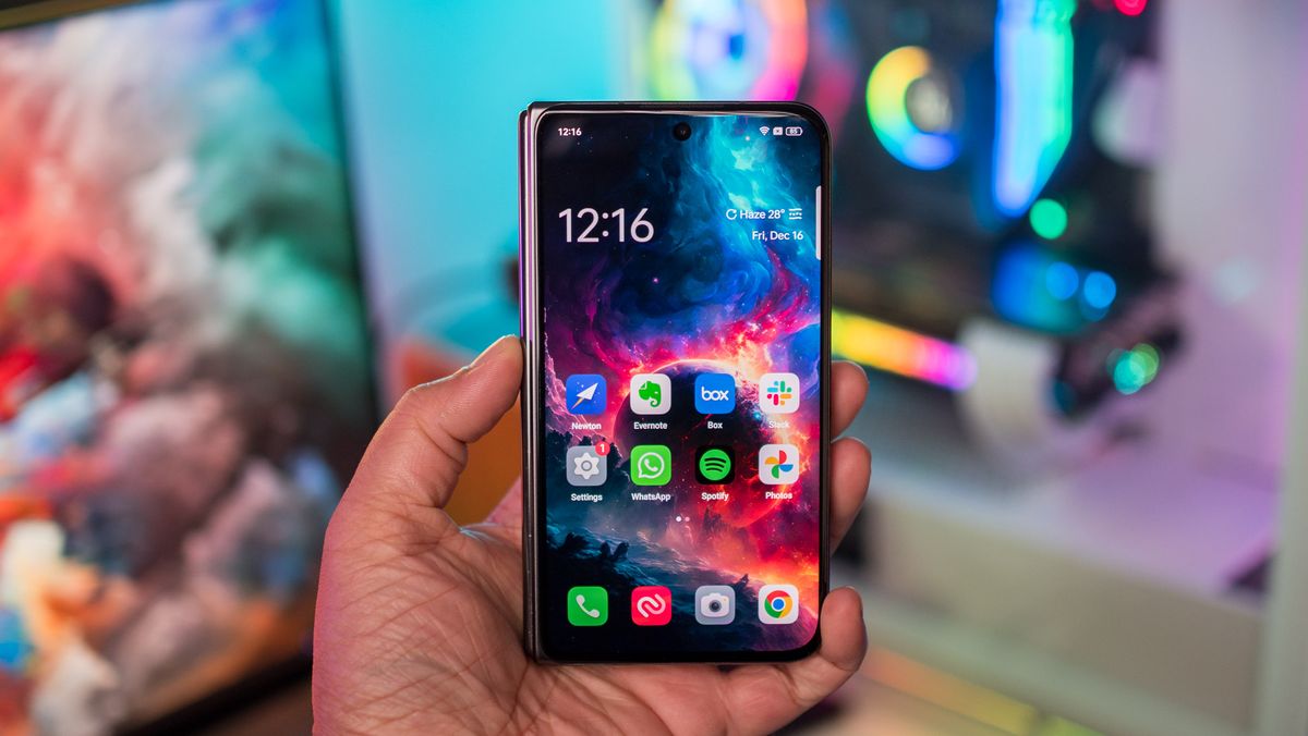 OPPO Find N2 hands-on review: This fun-sized foldable is amazing ...