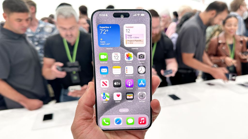 iPhone 15 Pro Max vs iPhone 15 Plus: Which new iPhone should you buy ...