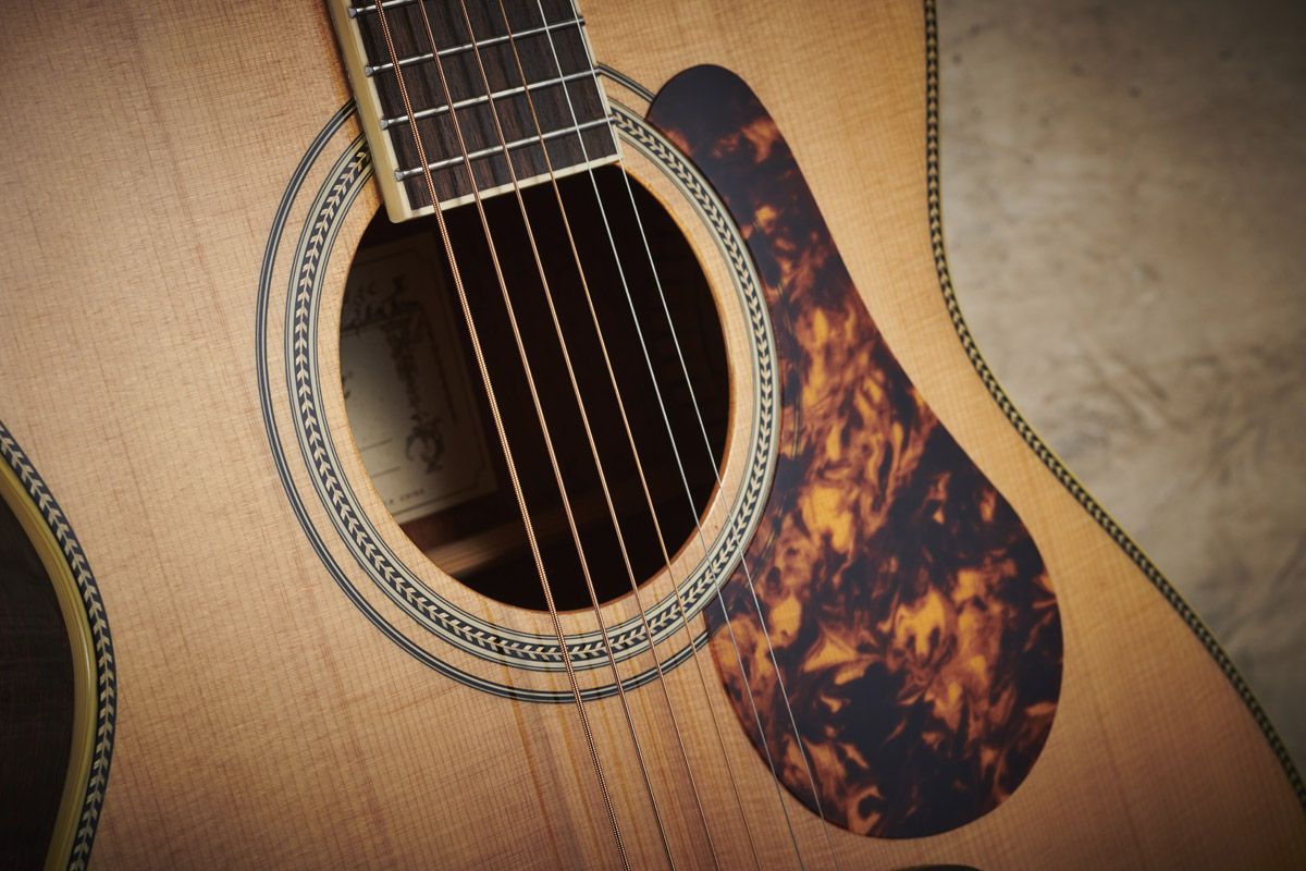 Alvarez Artist Elite AFA95CESHB and Alvarez Masterworks MF60CEOM review ...