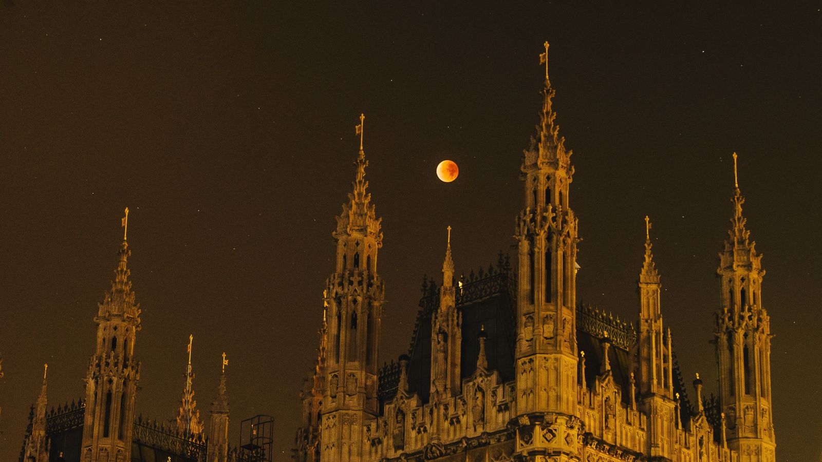 Super Blood Moon Photos - Combination Supermoon and Lunar Eclipse ...