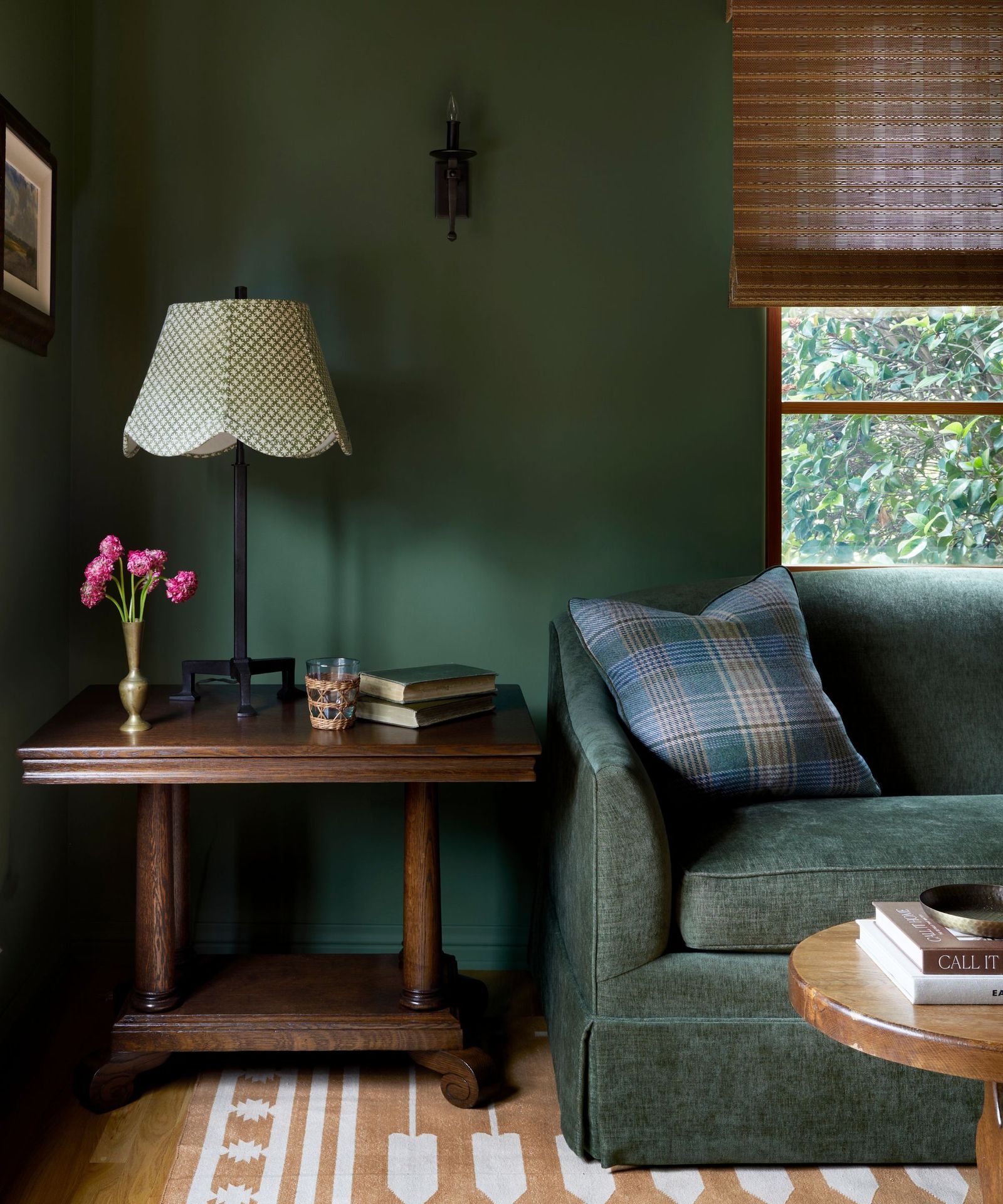 How to choose a couch color according to interior designers | Homes and ...