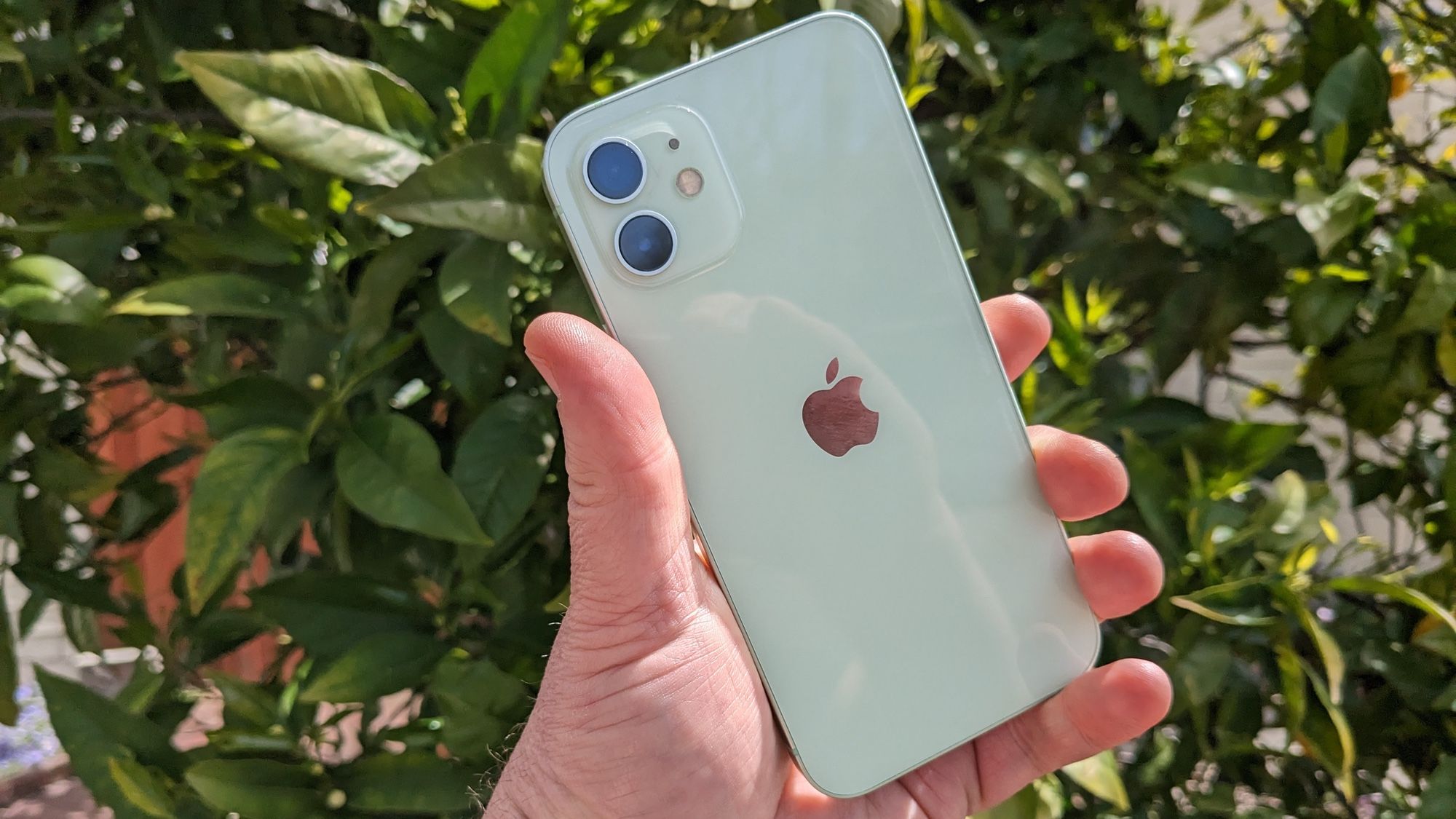 Apple patents foldable iPhone featuring a 'self-healing screen' | Tom's ...