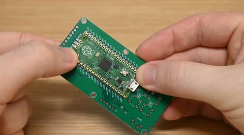 This Raspberry Pi Pico 3D printed digital dice throws luck to the ...