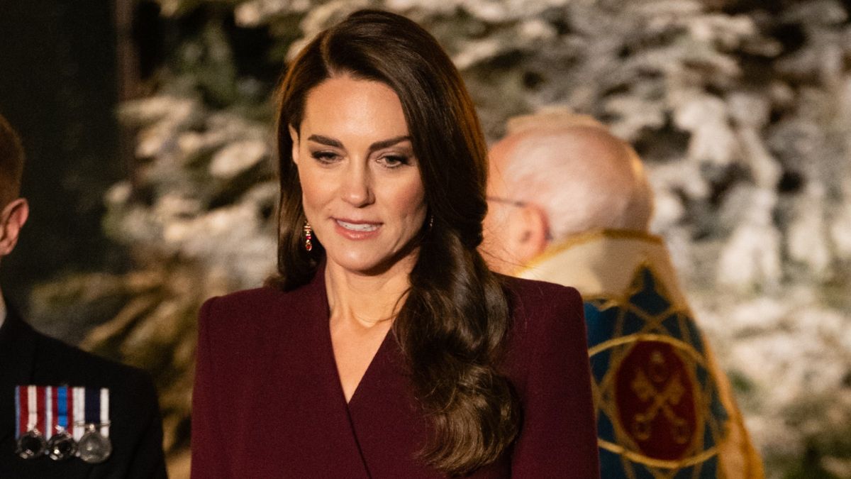 Kate Middleton gets in Christmas spirit in glittering jacket | Woman & Home