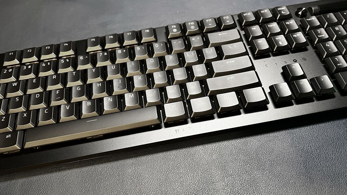 Razer DeathStalker V2 Pro Review: Attractive, Solid and a Bit Boring ...
