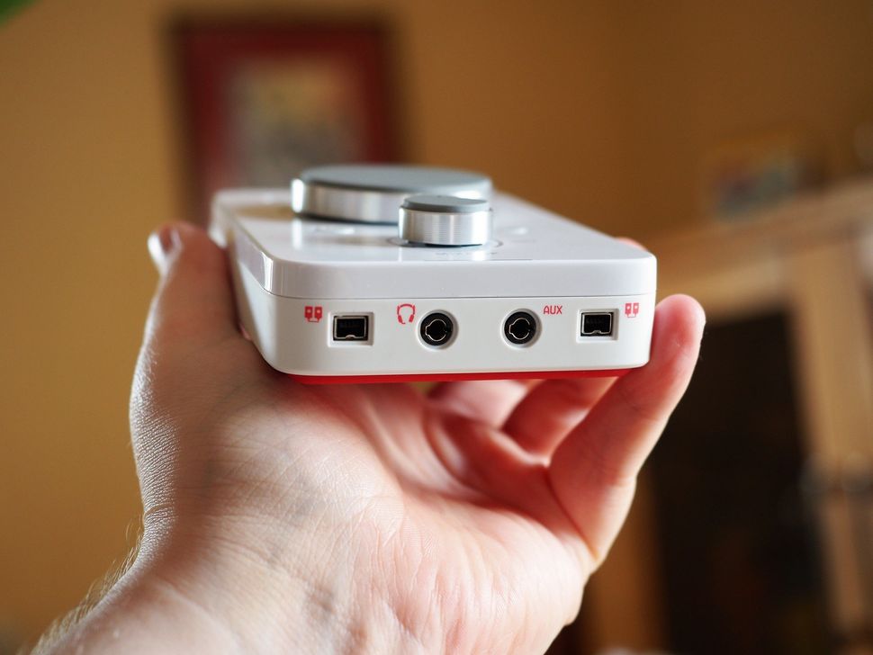 How to set up the Astro Gaming Mixamp to mix PC and console audio ...