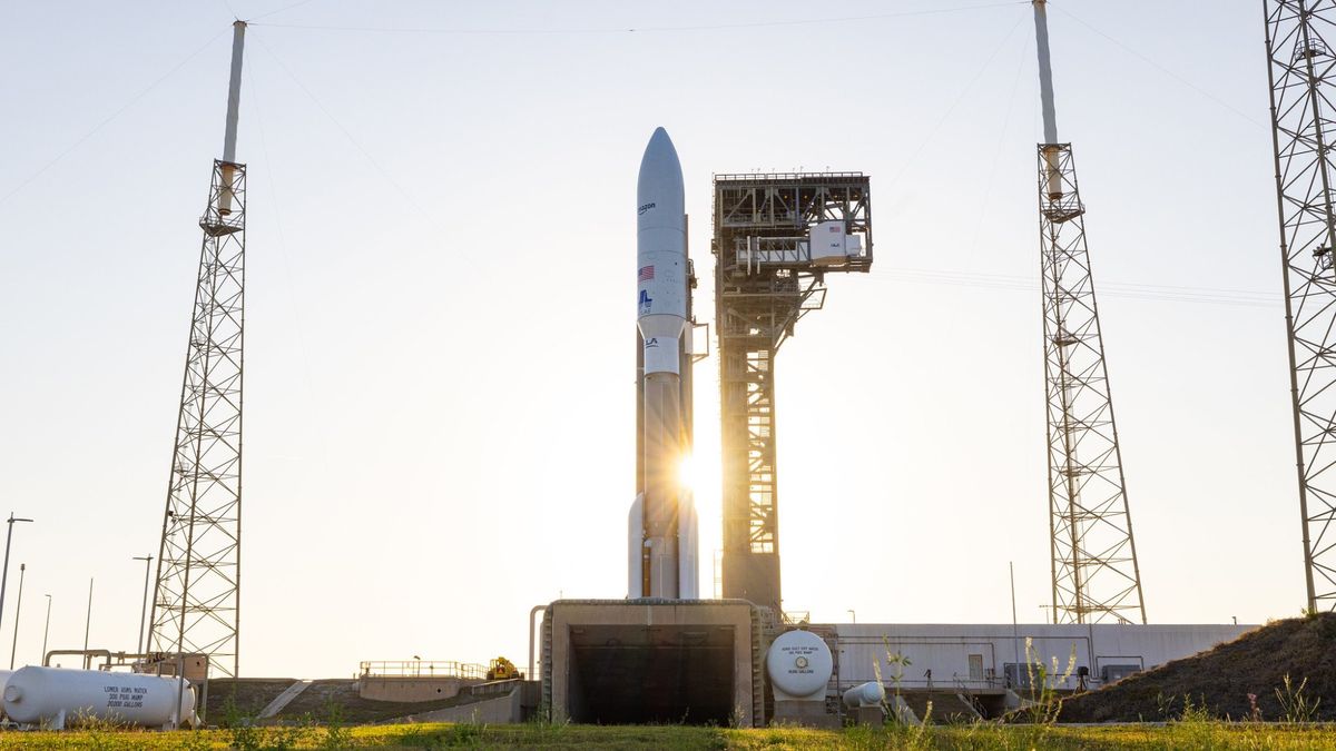 Watch Atlas V rocket launch 1st big batch of Amazon's Project Kuiper ...