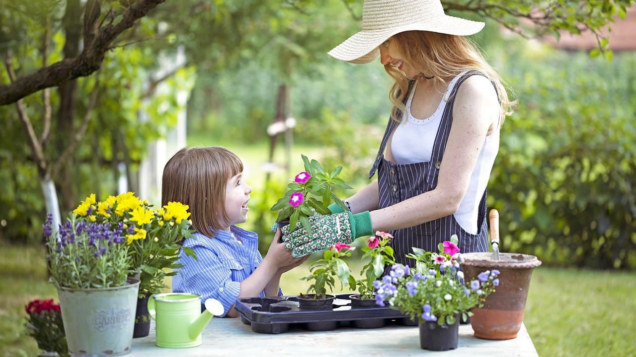 12 Mother’s Day Garden Gifts To Celebrate Plant-Loving Moms | Gardening ...
