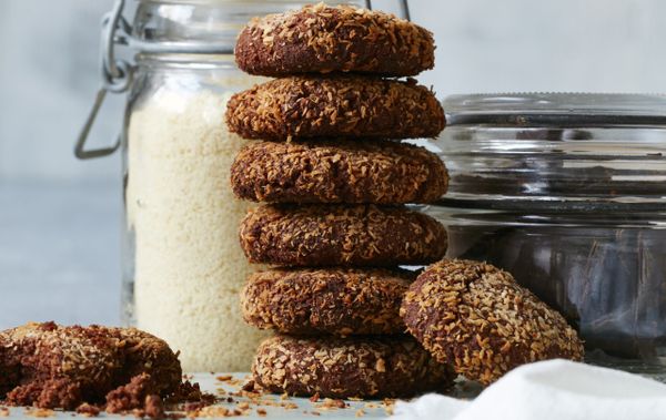 Rachel Allen's squashed fly biscuits | Baking Recipes | GoodtoKnow