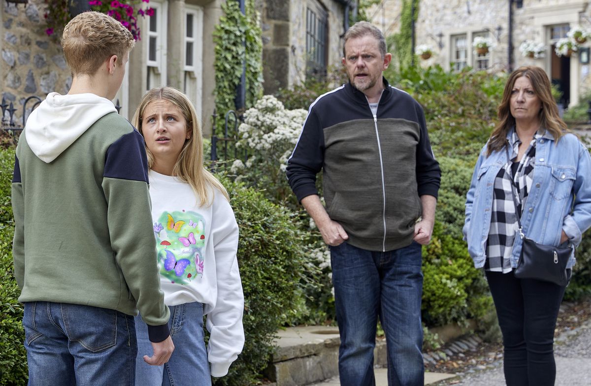 Emmerdale spoilers: First Kiss! Noah Dingle vows to be there for ...