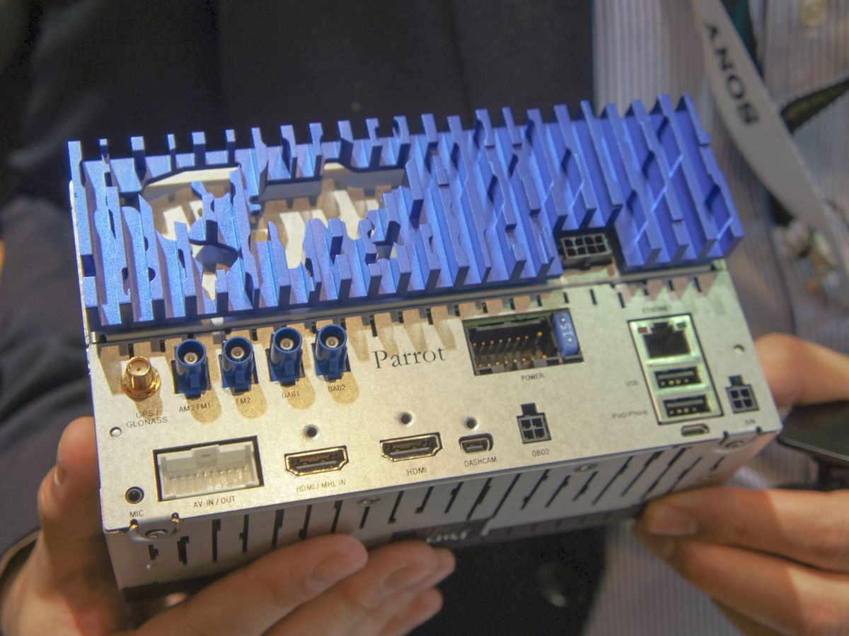 First look at the Parrot RNB6 in-dash system running Android Auto and ...