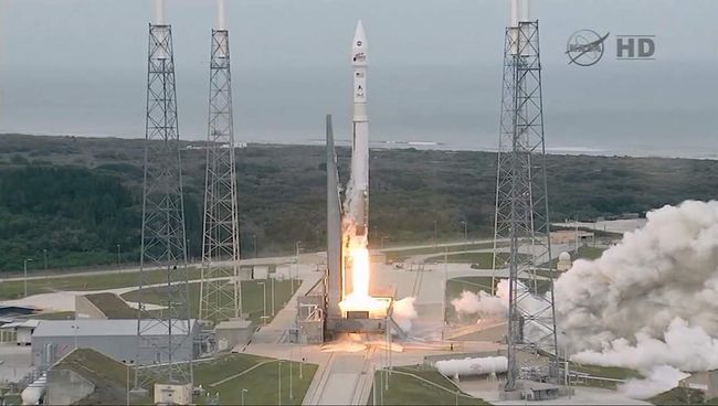 MAVEN Launch Photos: NASA Mars Orbiter Launches Toward Red Planet | Space