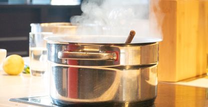 How to clean a burnt pan without damaging it – 6 easy ways | Woman & Home