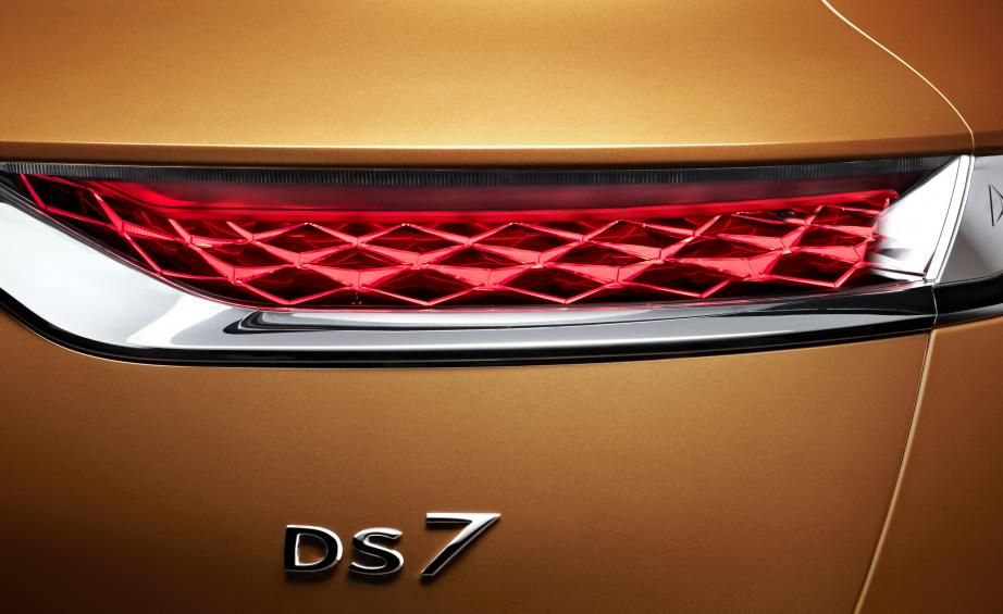 DS Automobiles DS7 Crossback review 2018 | Wallpaper