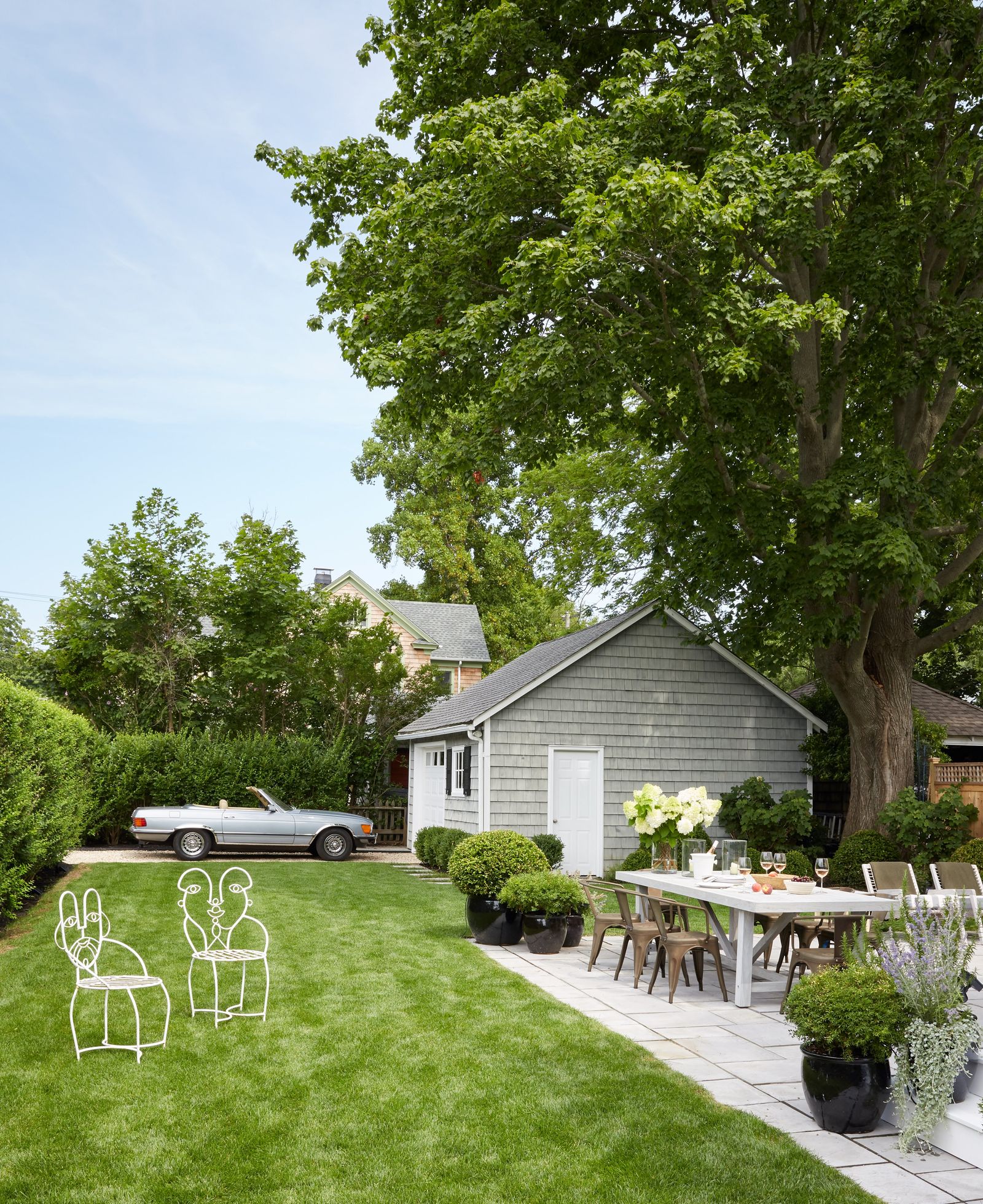 6 ways you can make a front yard look beautiful without actually having ...