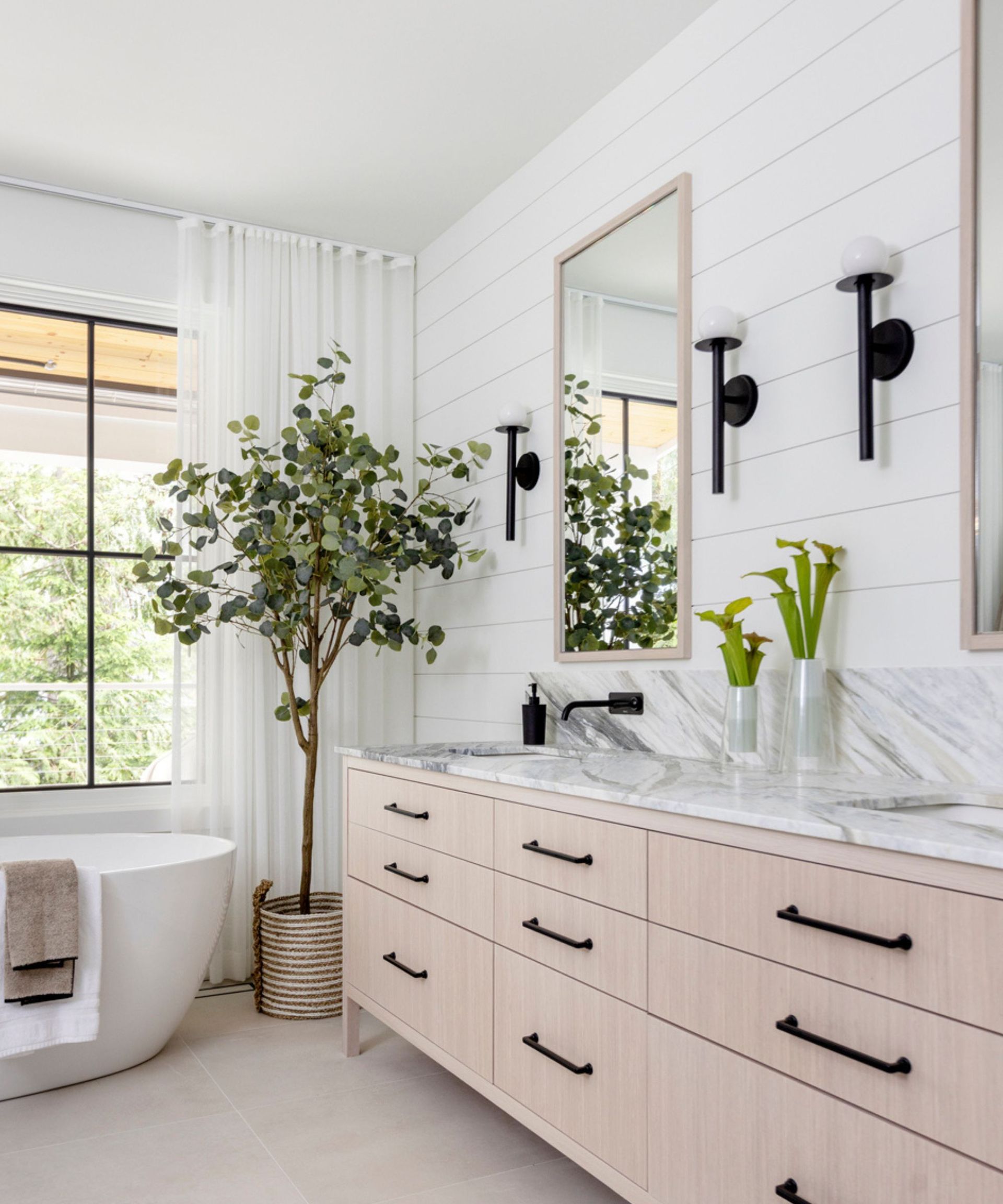 What are the most popular bathroom colors right now? | Homes and Gardens