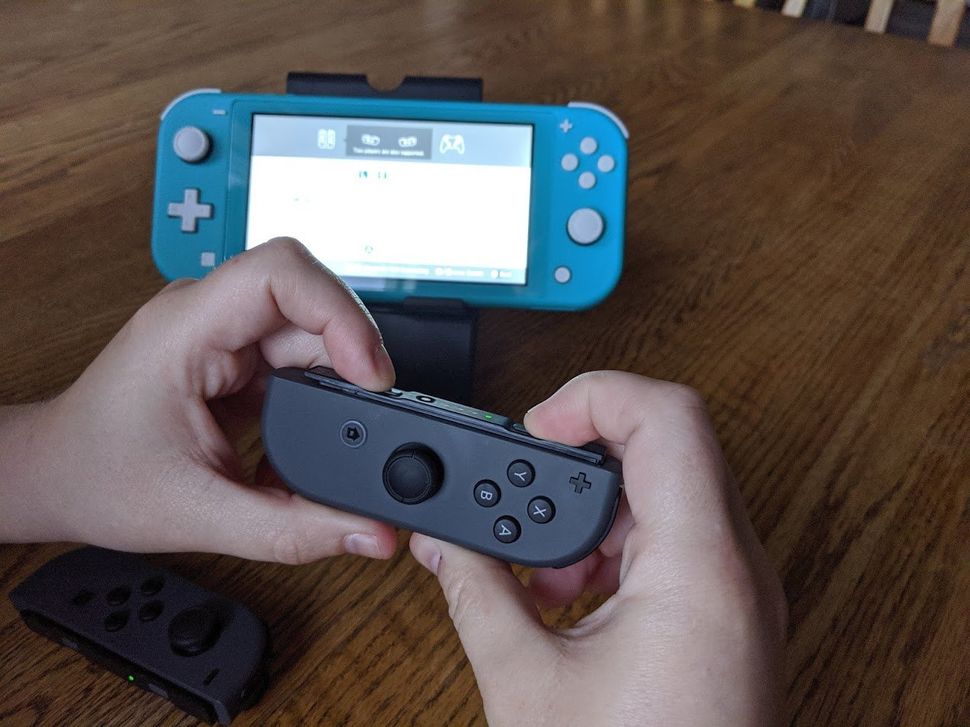How to pair Joy-Cons or a Nintendo Switch Pro Controller to your ...