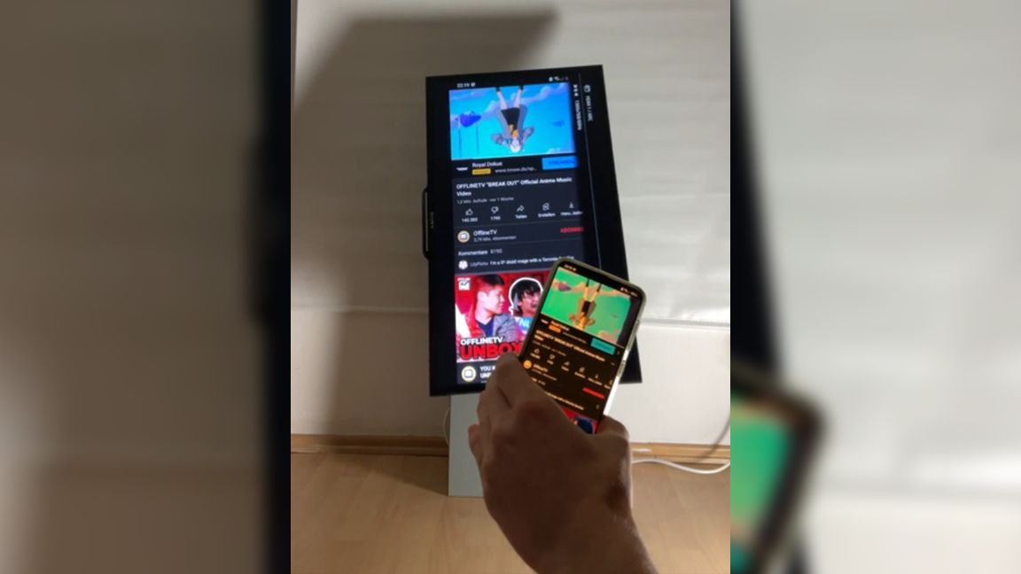 Raspberry Pi-Powered Display Rotates into Portrait Mode | Tom's Hardware