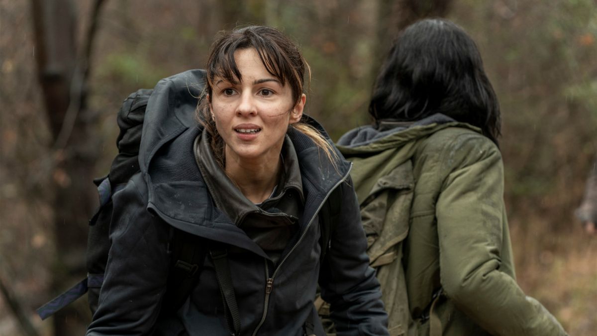 The Walking Dead: World Beyond Cast: Where You've Seen The Actors ...