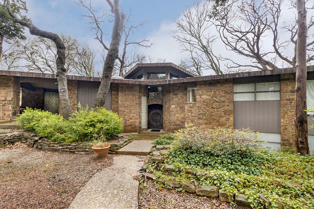 Here are 7 gorgeous '80s-era homes for sale | The Week