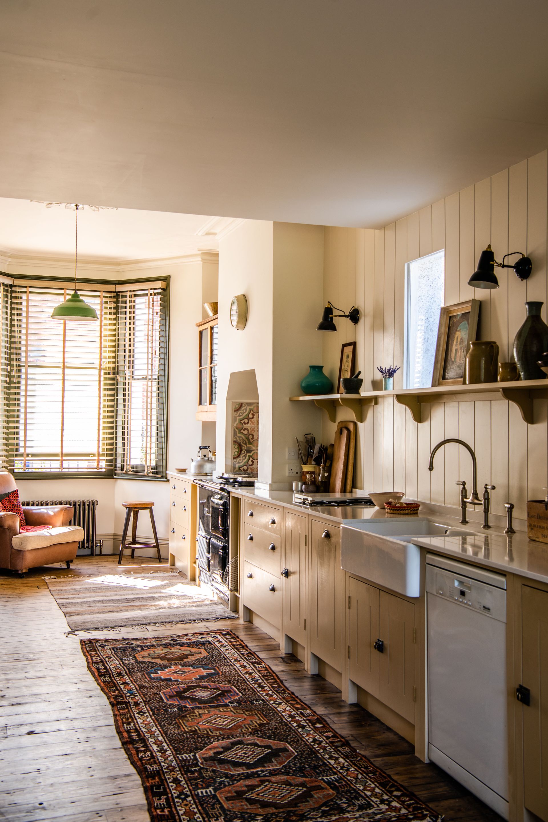 10 clever kitchens without an island that maximize storage | Livingetc