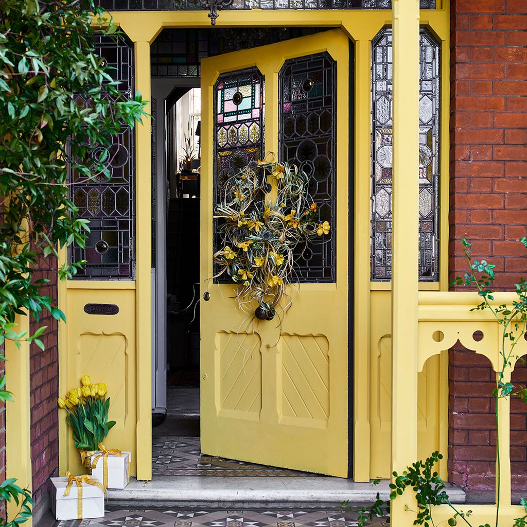 Interior designer says this is the worst colour to paint your front ...