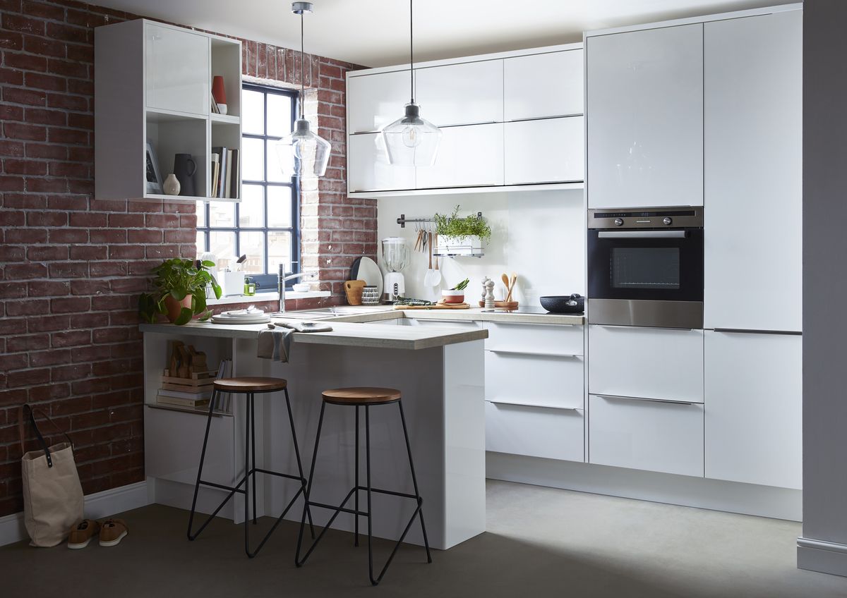 U-shaped Kitchen Ideas: 8 Great Designs for Any Sized Space | Homebuilding