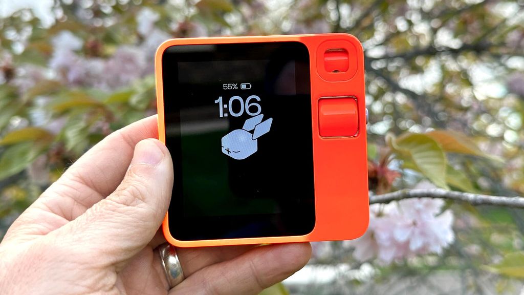 I just spent my first day with the Rabbit R1 — here’s what this AI ...