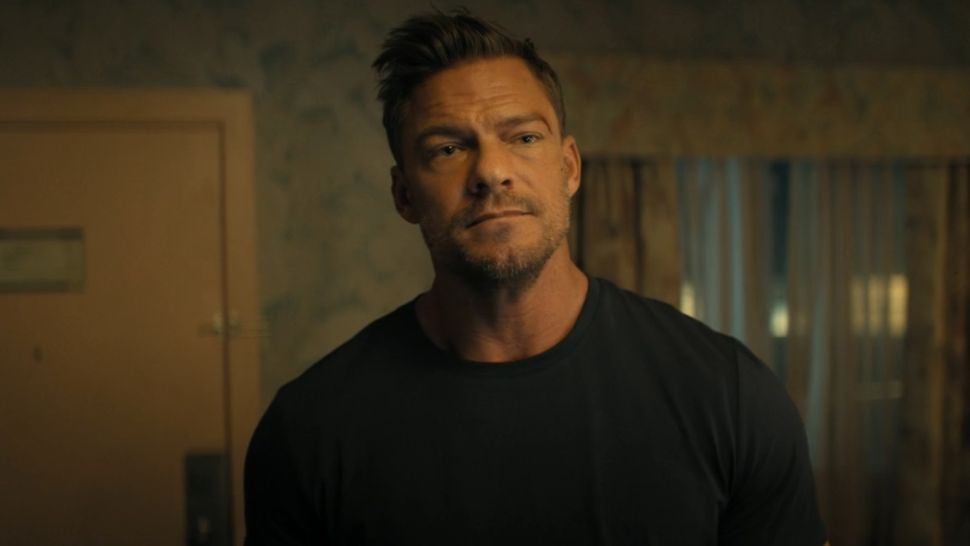 I'm Shocked Alan Ritchson Just Shared This New Reacher Pic And Called ...