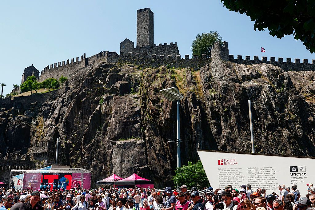 Giro d'Italia stage 16 LIVE: Third week begins with another big summit ...