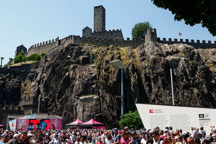 Giro d'Italia stage 16 LIVE: Third week begins with another big summit ...