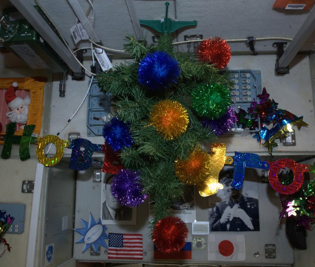Christmas In Space: Astronauts Beam Holiday Wishes to Earth (Video) | Space