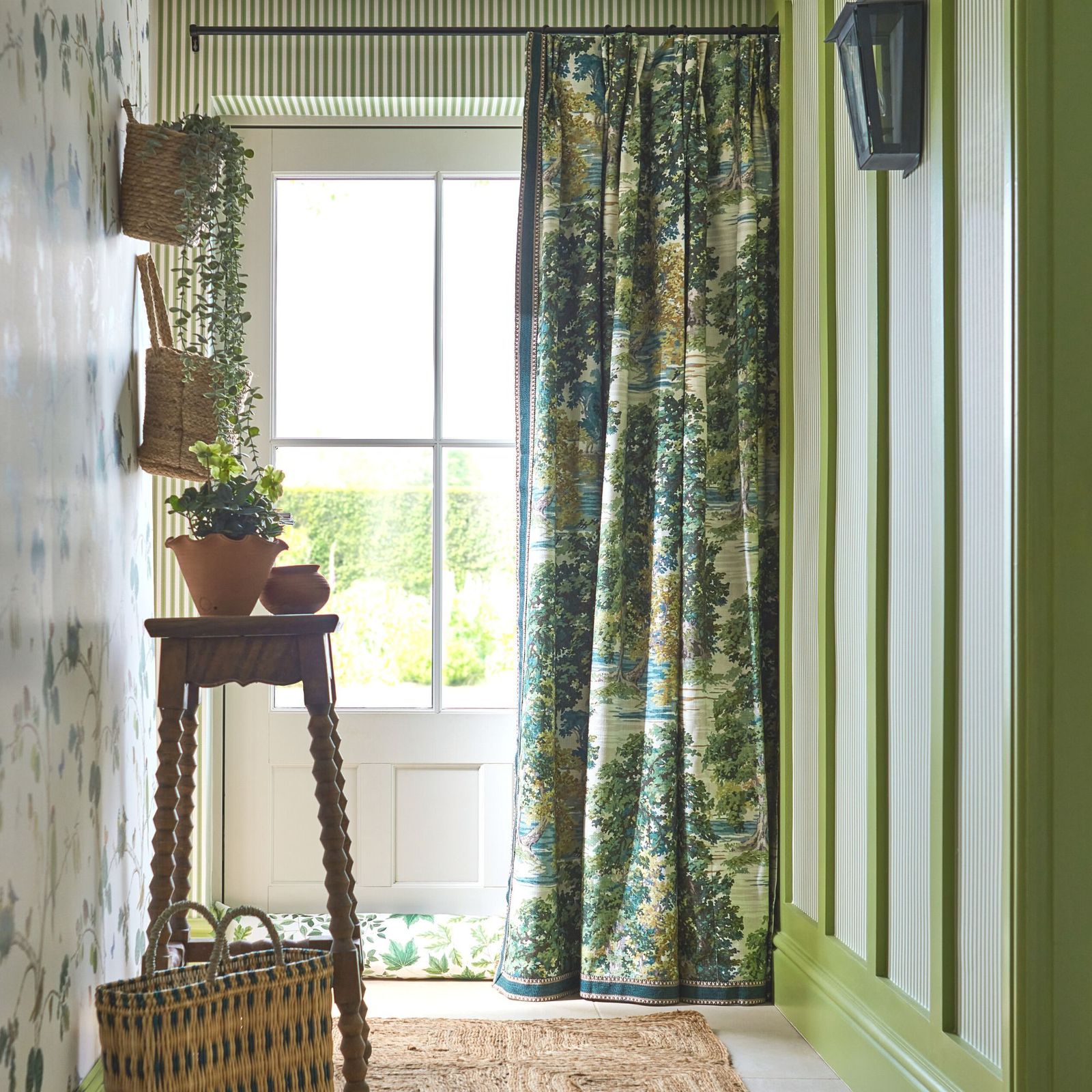 How to decorate a period hallway - 10 expert tips | Ideal Home