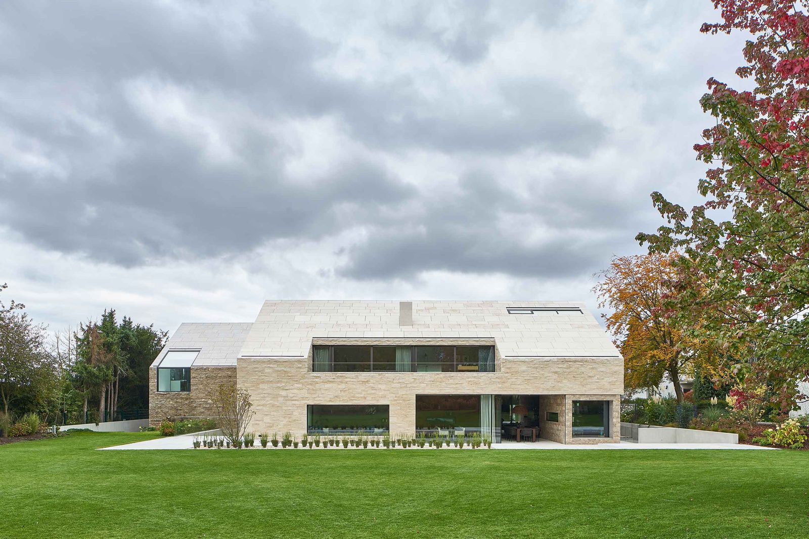 A new German house appears to be carved from stone | Wallpaper