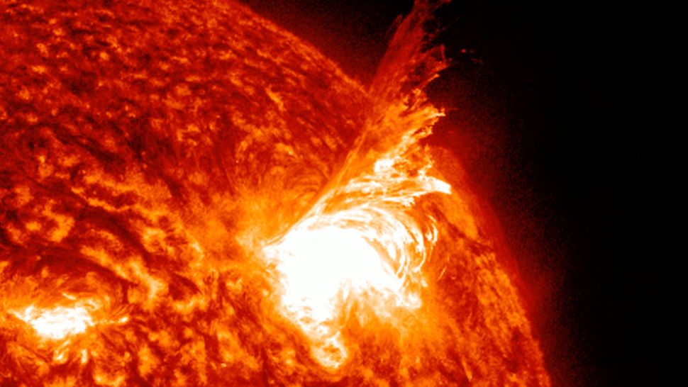 Sun unleashes giant plasma plume and reels it back in apparent 'failed ...