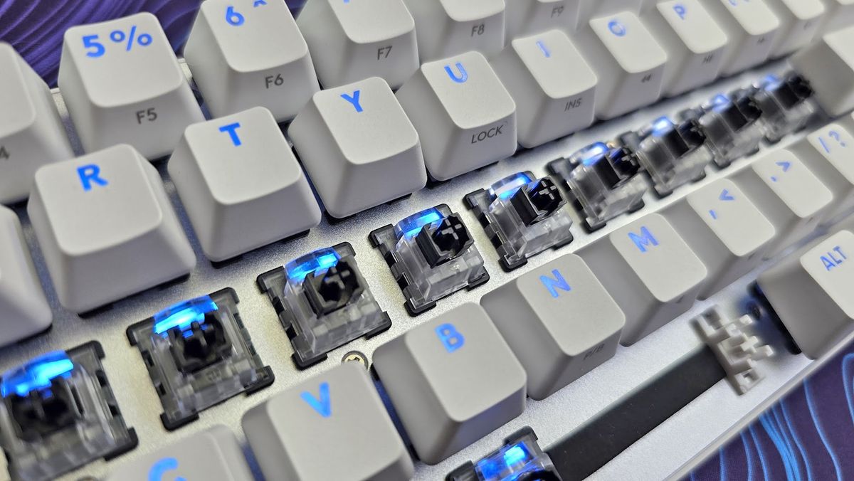Logitech G Pro X 60 Lightspeed Review: Compact and Customizable | Tom's ...
