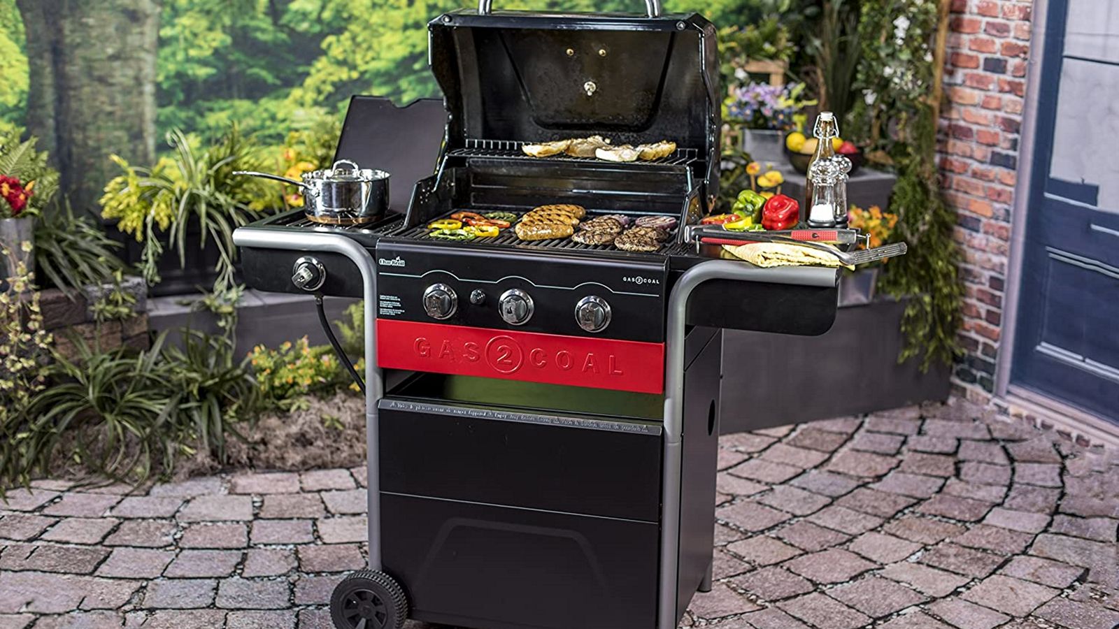 Do you need charcoal for a gas grill? These experts explain | Livingetc