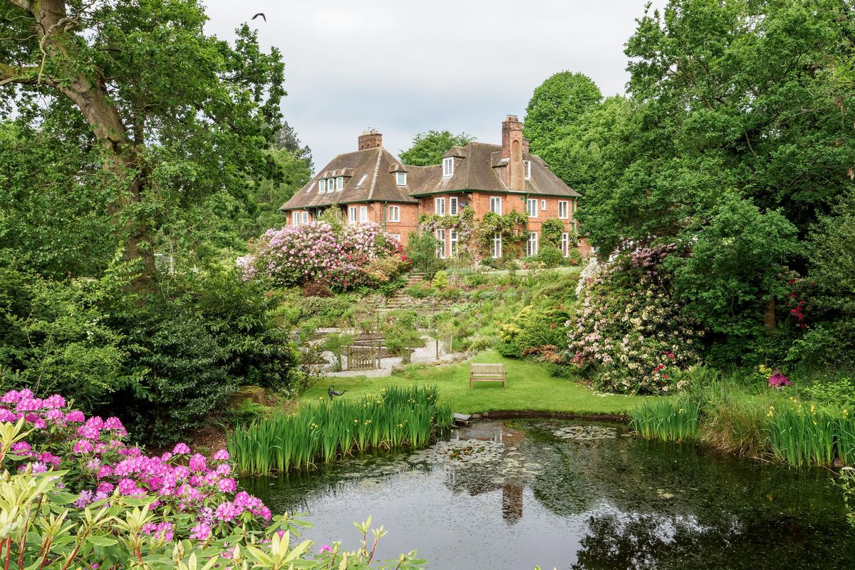 A gorgeous home in one of England's most sought-after villages, which ...