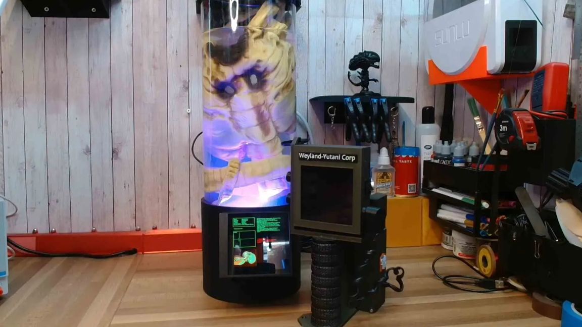 Alien-Themed Raspberry Pi Motion Tracker Monitors for Facehuggers | Tom ...