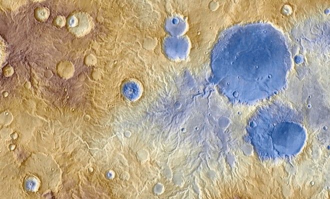 Photographic evidence that it once snowed on Mars | The Week