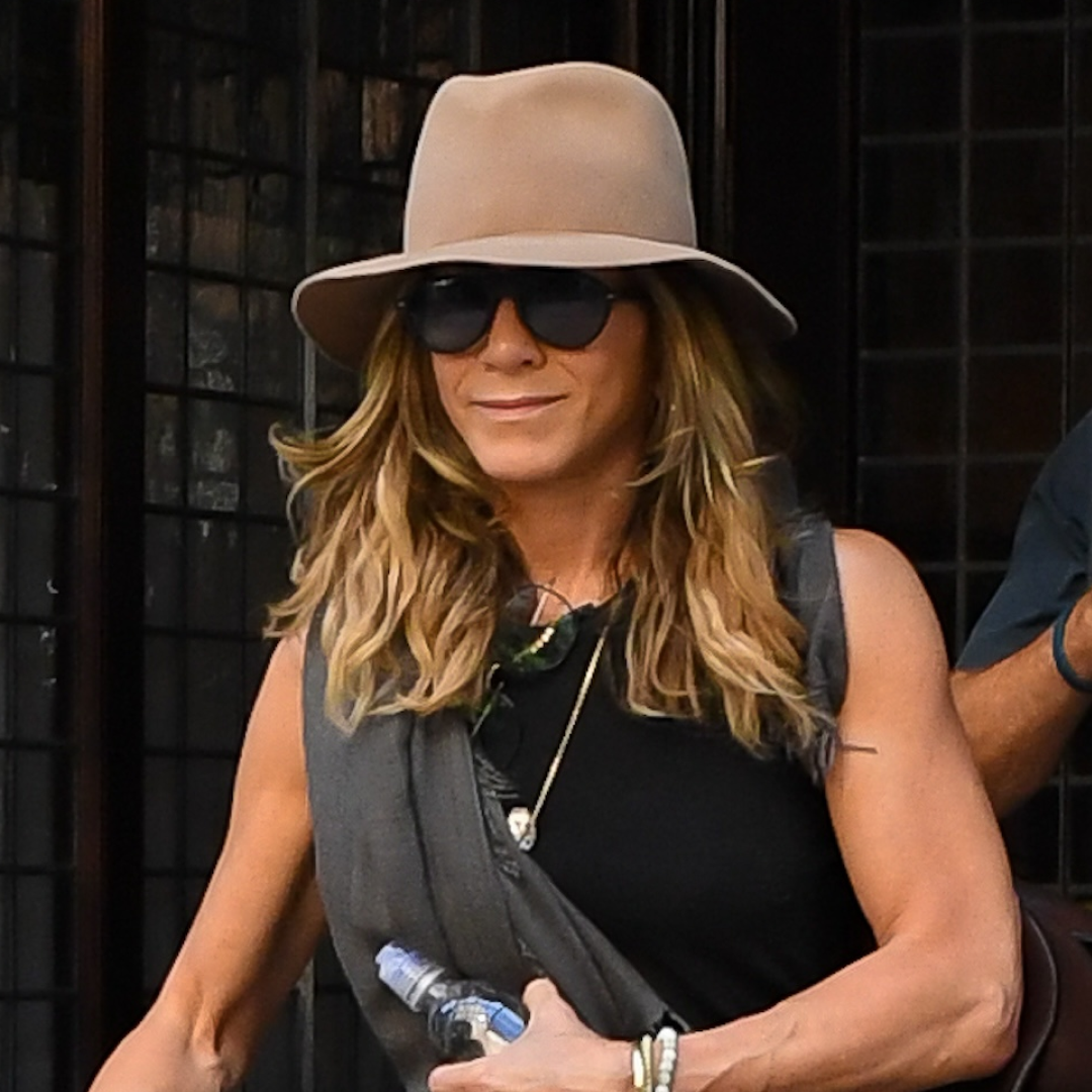 Jennifer Aniston's $150 Bucket Bag Introduces Me to Dune London | Marie ...