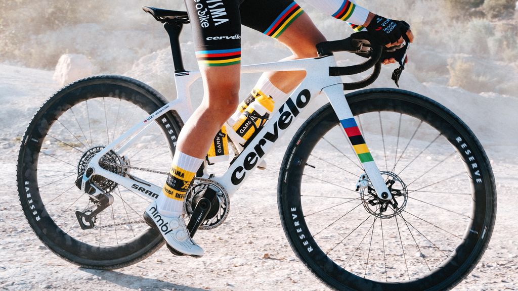 The Fara Gr4 is an all-out gravel machine with massive tyre clearance ...