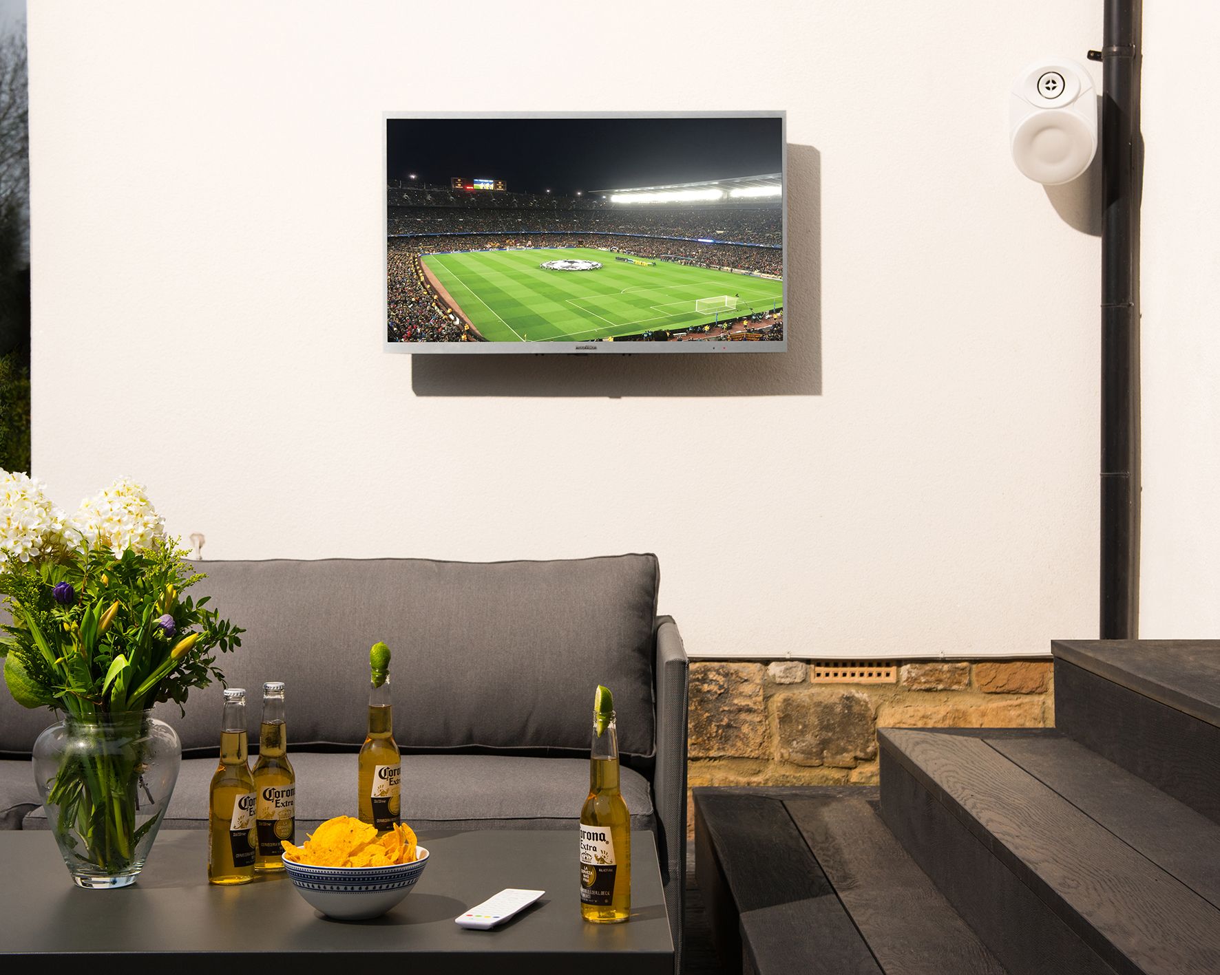 Garden TVs - how to choose the best outdoor TV | Livingetc