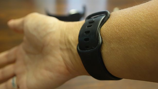 How to change your Fitbit band | Android Central