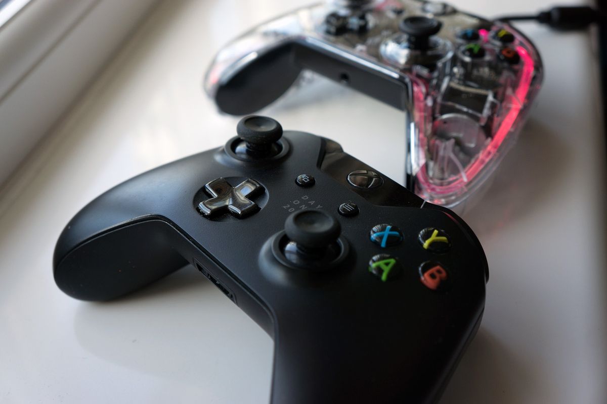 Afterglow's Xbox One controller lights up the real world in style ...
